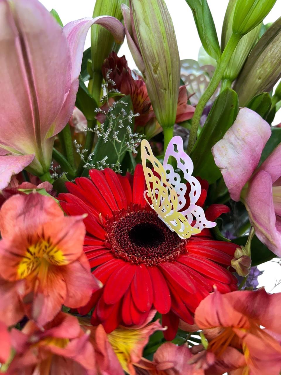 Rosas & Lilis Mariposa - Flowers Study